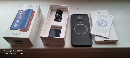 Redmi 8 4/64 GB sotiladi