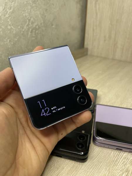 Samsung Z flip 4 256Gb snabdragon 888
