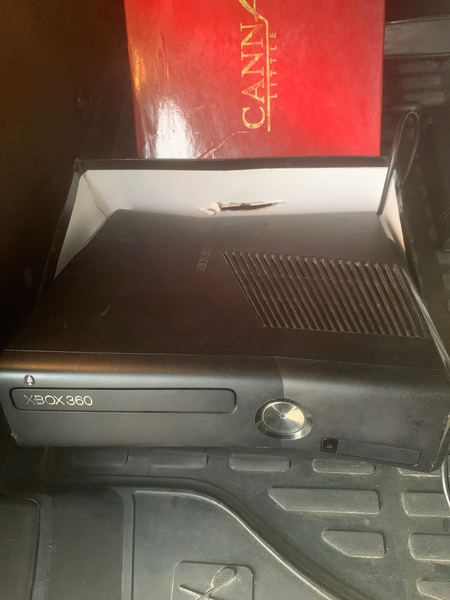Продаётся xbox 360 ( без блока питания )
