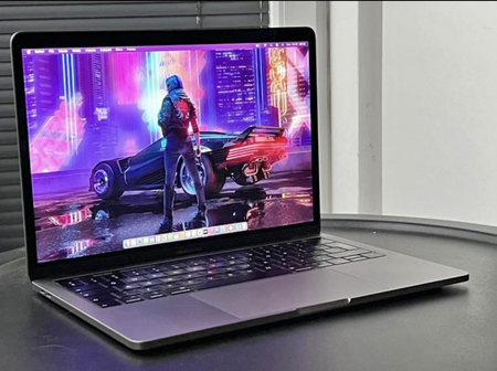 Macbook pro 13 inch core i7 16GB