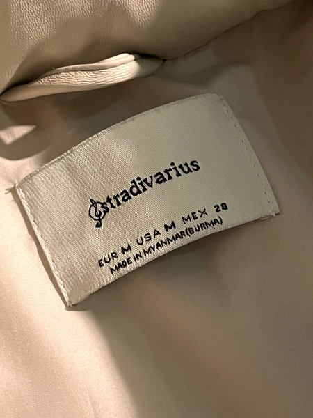 Теплая стильная куртка от Stradivarius