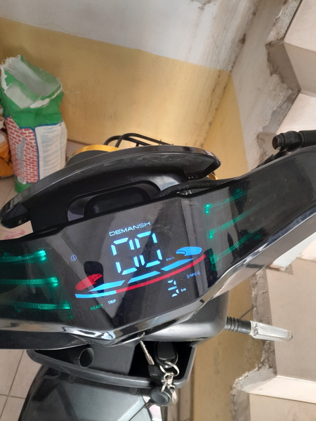 Elektro skuter bonvi sotiladi Yangi xaydalmagan.