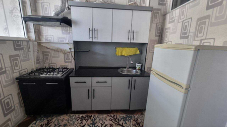 2 xonali 2 etajda joylashgan jixozlangan kvartira ijaraga beriladi