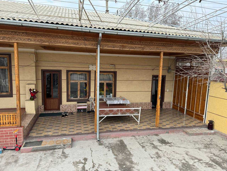 Фуркат Навбахор марказида  ховли сотилади, центре Фуркат продается дом