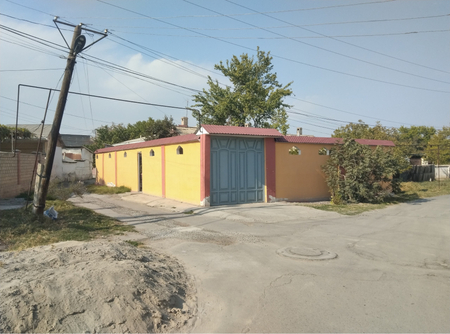 Laxutinda 4.5 sotix hovli uy