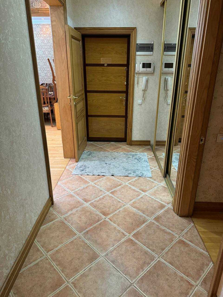 Срочно! Аренда! 3-х ком квартира в Банковском доме. ор-р Узбум. 102 м2
