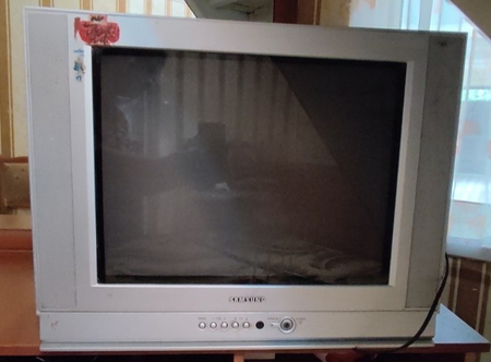 Televizor 2 ta hamda podstavka