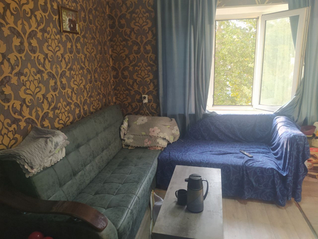 Продаю 1 комнатнаю квартиру на Кадышева 12 кв.м срочна