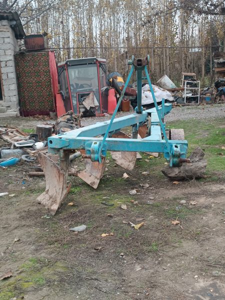 Plug 4 korpisli sotiladi ishga tayor