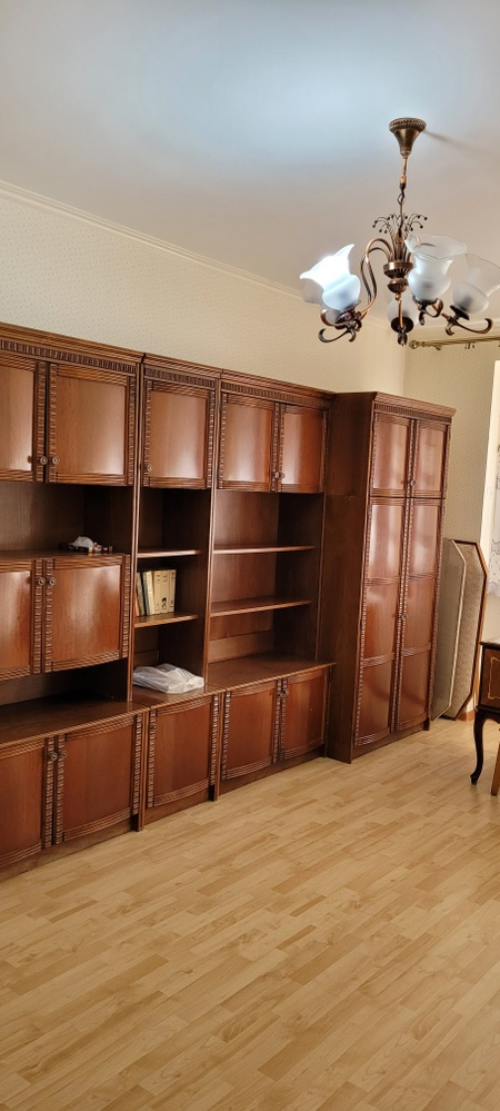 Продается стенка, Румыния