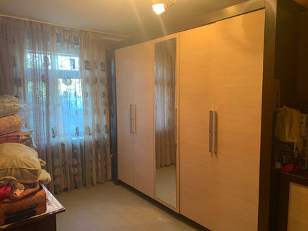 Продается квартира в центре 4/2/4 евро в Чирчике