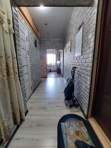 Продаю 2 ком квартира на 4 этаже 4 этажного дома. Авиосозлар 2