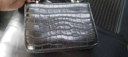Продаётся французская сумка Saint Laurent с тиснением под крокодила