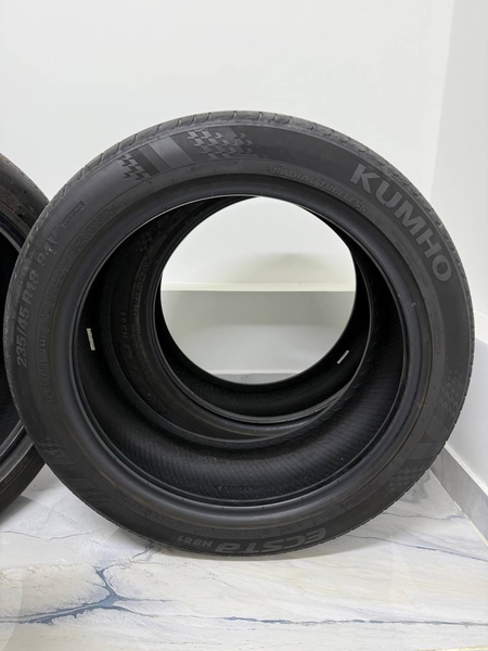 Kumho ecsta 235/45 R18