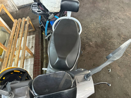Skuter srochna sotiladi