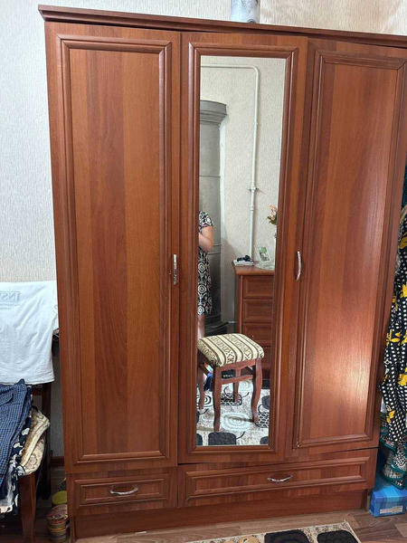 Продается для дома кровать 2-х спальная, шкаф, прихожая
