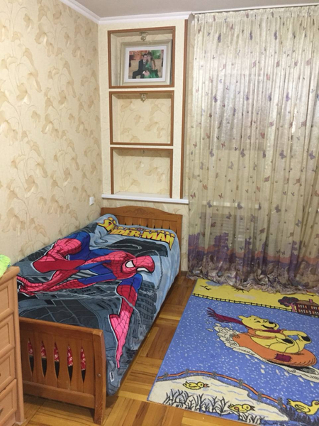 Юнусабадский район. Напротив ц6. За хакимиятом