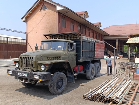 Ural 375 zudlik bilan sotiladi