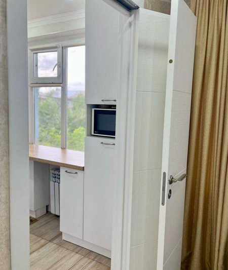 Аренда около метро Космонавтов, 3-х комнатная, 4 этаж, 8 этажка. 100м2
