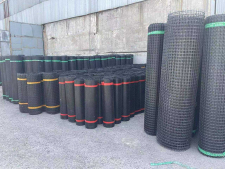Qora plastikoviy setka