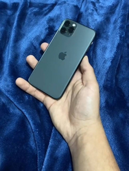 Iphone 11 Pro usta kórmagan