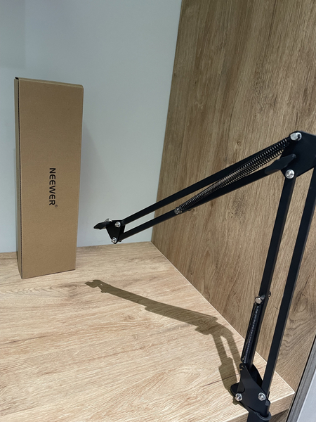 Новый микро HyperX quadcast с держателем(пантографом) от Neweer