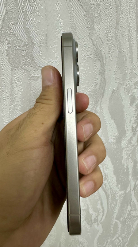 Iphon 15 pro 97% Natural titanium