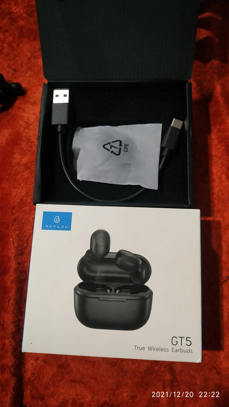 Продам airpods наушник