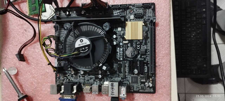 Материнская плата Asus H110 + i3 7100 cooller + озу 8gb