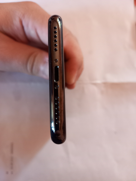 Iphone X 64 talik yomkst 80 xolati juda alo