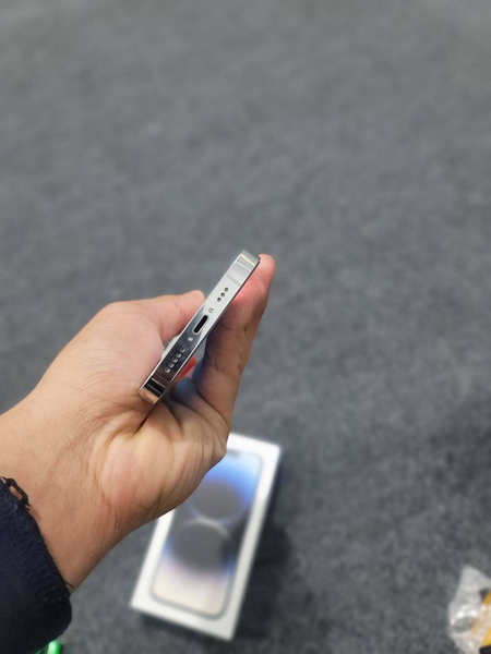 Iphone 14 pro  .