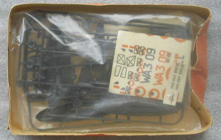 Сборная модель самолета СБ (1/72)