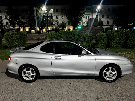 Hyundai Tiburon 2.0L