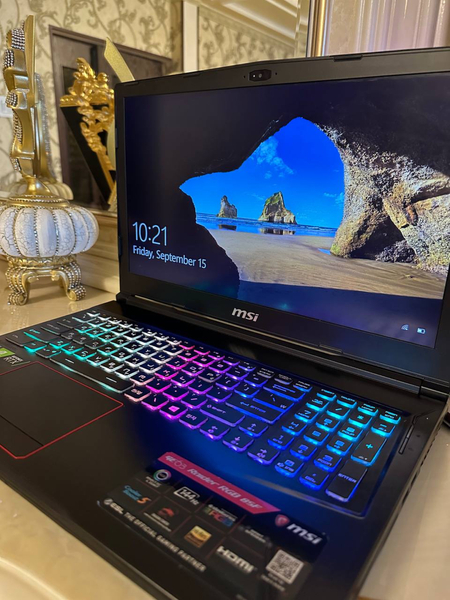 Ноутбук MSI GE63 Raider RGB 8 SF