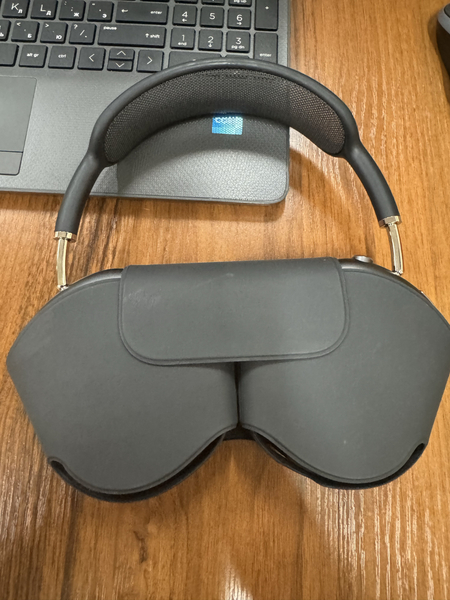 Apple Airpods max.