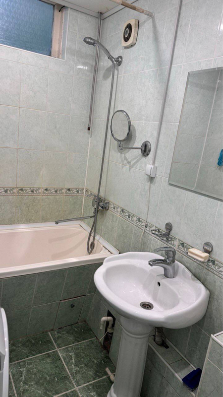 Продажа Максим Горький 2/5/5 . 65м2 . Балкон 2х3