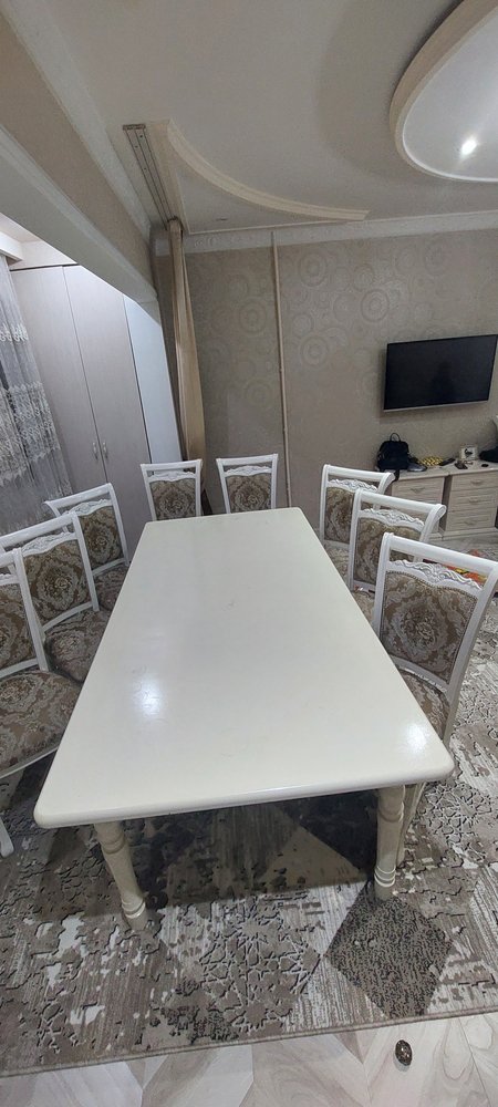 Продаётся стол и стуля