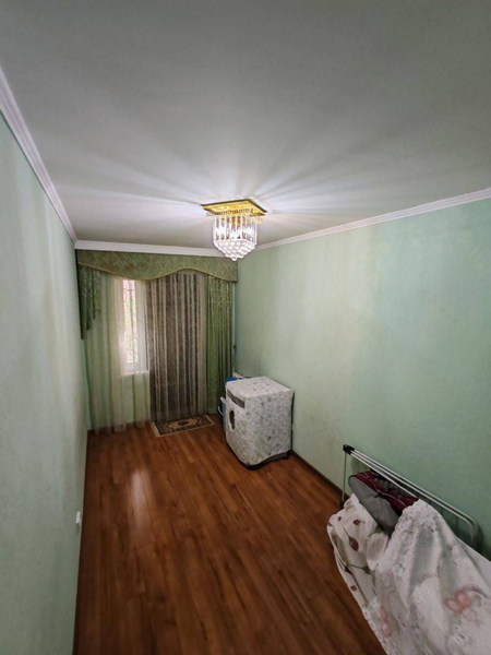 Продается Квартира Срочно #Дархан 4/1/4 +Двор парк Подвал 77сер Интелк