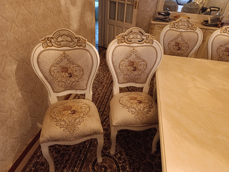 Продаю стол стулья
