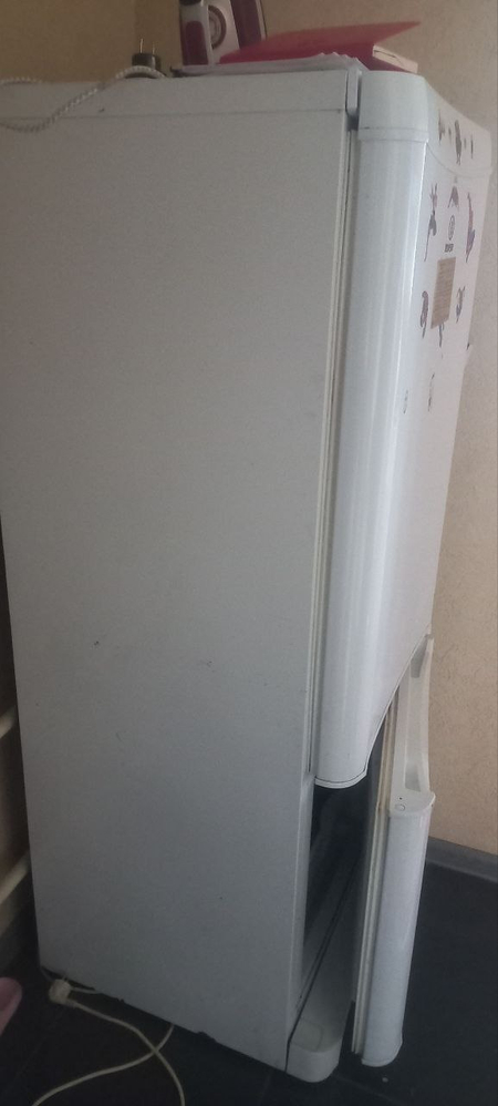 Продаю холодильник indesit