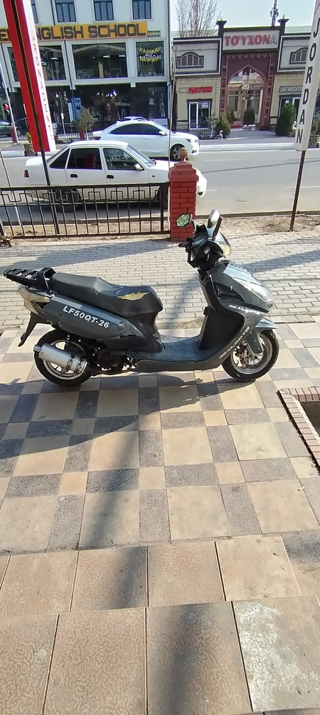 Skuter 80 kb sotiladi
