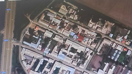 Yangi Qo`yliq va FUT SITI bozoridan 3 km masofaда Uy joy sotiladi.