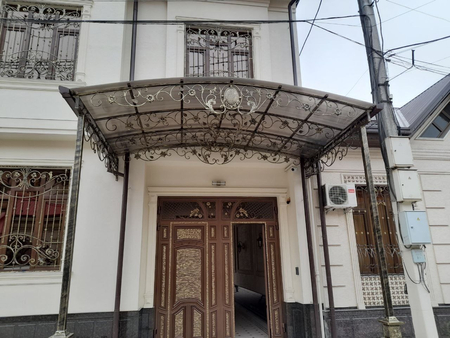 Naves reshotka darvoza