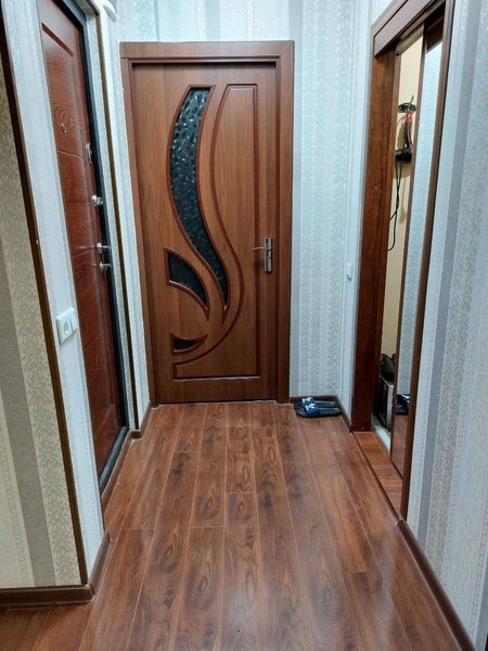 В срочном порядке продается 2 комнатная квартира на Мархабо !