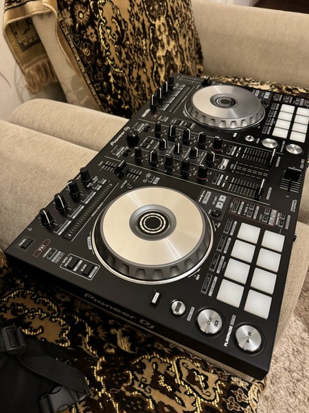 Pionner контроллер DDJ-SR2