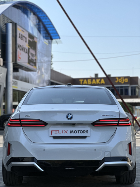 BMW i5 eDrive 35L