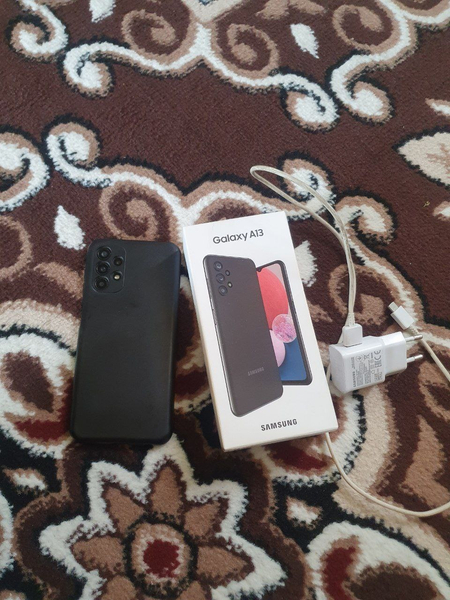 Telefon sotiladi 
Markasi SAMSUNG A13 
xotirasi 128 talik 
Xolati id