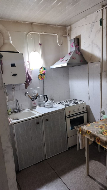 Лисунова-1 продаю 3-ком. 58 -в/городок 1-этаж огород