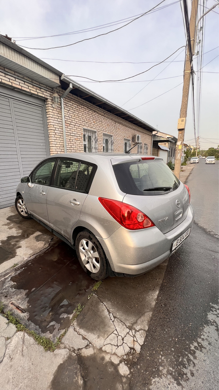 Nissan Tiida - yagona qo’l