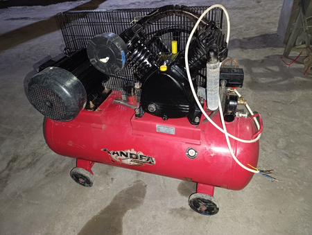Kompressor sotiladi